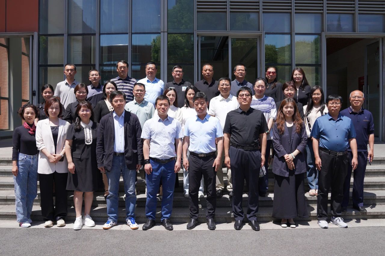 华东师范大学第二附属中学 – 全国中小学科学教育实验校第25协同组首届年会在华东师大二附中顺利召开